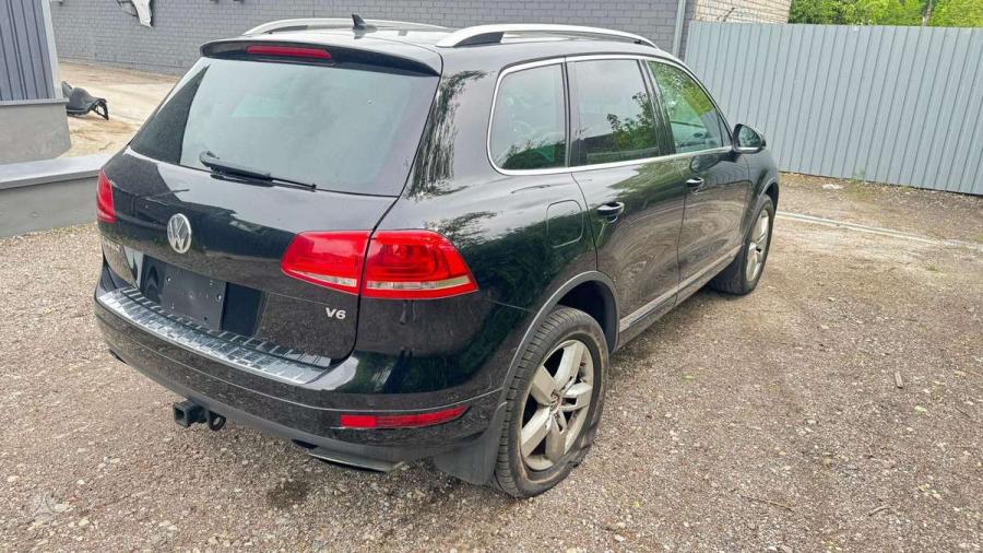 Melns Volkswagen Touareg 2012 Ukmergė, ar dzinēja tilpumu 3.60 L un nobraukumu 212 tūkst. km par 5100 €, foto 8 vietnē AUTOMOTO.COM.LV