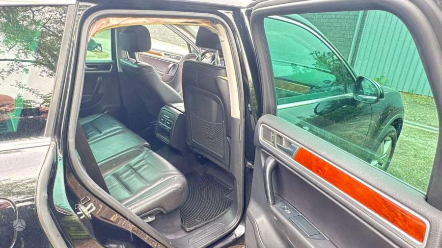 Melns Volkswagen Touareg 2012 Ukmergė, ar dzinēja tilpumu 3.60 L un nobraukumu 212 tūkst. km par 5100 €, foto 12 vietnē AUTOMOTO.COM.LV