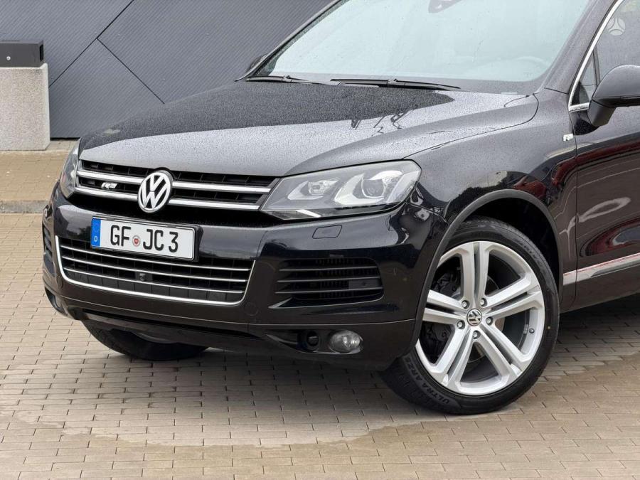 Melns Volkswagen Touareg 2012 Jonava, ar dzinēja tilpumu 4.13 L un nobraukumu 299 tūkst. km par 11900 €, foto 4 vietnē AUTOMOTO.COM.LV
