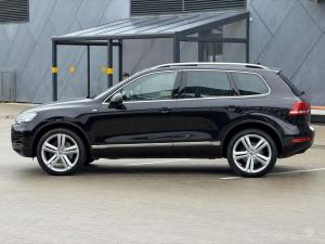 Melns Volkswagen Touareg 2012 Jonava, ar dzinēja tilpumu 4.13 L un nobraukumu 299 tūkst. km par 11900 €, foto 5 vietnē AUTOMOTO.COM.LV