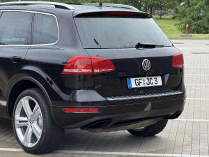 Melns Volkswagen Touareg 2012 Jonava, ar dzinēja tilpumu 4.13 L un nobraukumu 299 tūkst. km par 11900 €, foto 8 vietnē AUTOMOTO.COM.LV