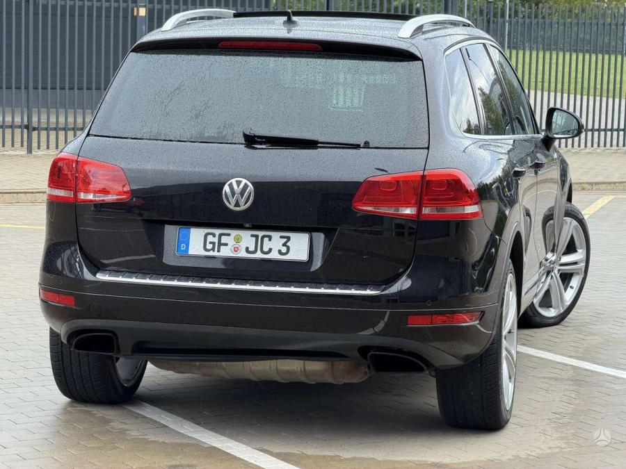 Melns Volkswagen Touareg 2012 Jonava, ar dzinēja tilpumu 4.13 L un nobraukumu 299 tūkst. km par 11900 €, foto 10 vietnē AUTOMOTO.COM.LV