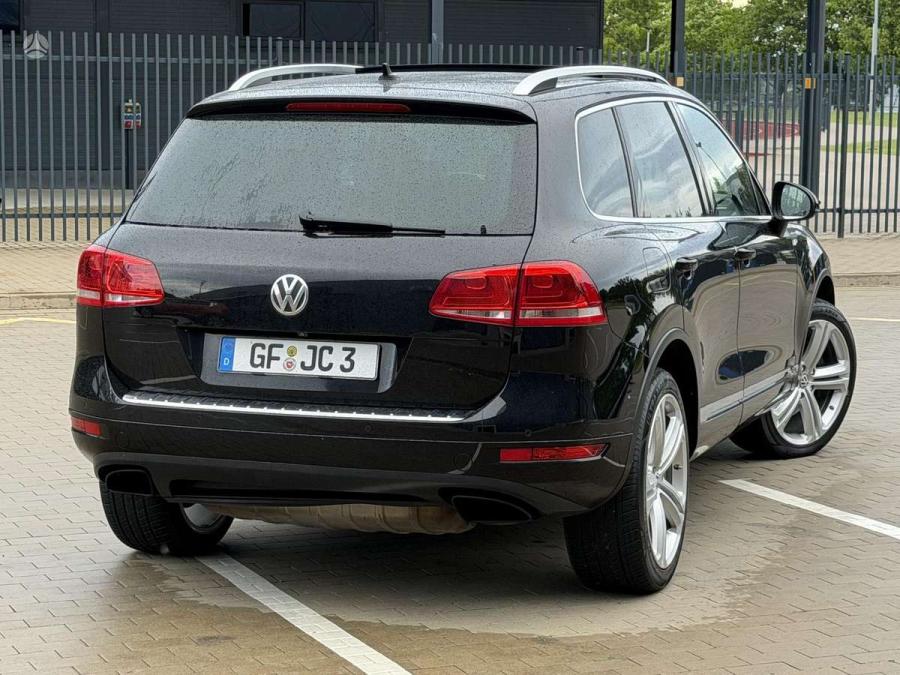 Melns Volkswagen Touareg 2012 Jonava, ar dzinēja tilpumu 4.13 L un nobraukumu 299 tūkst. km par 11900 €, foto 11 vietnē AUTOMOTO.COM.LV