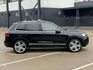 Melns Volkswagen Touareg 2012 Jonava, ar dzinēja tilpumu 4.13 L un nobraukumu 299 tūkst. km par 11900 €, foto 12 vietnē AUTOMOTO.COM.LV