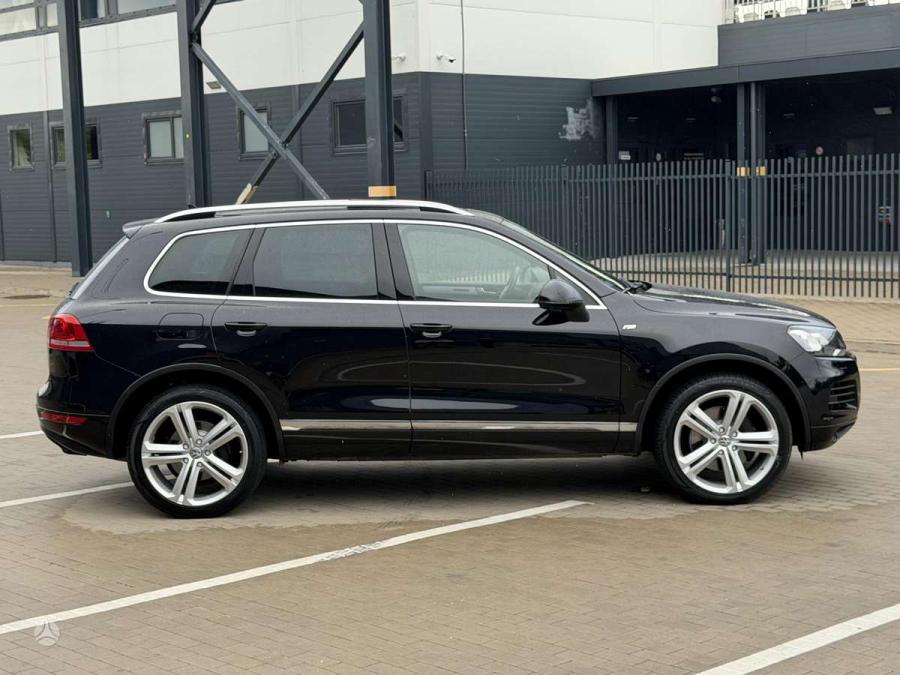 Melns Volkswagen Touareg 2012 Jonava, ar dzinēja tilpumu 4.13 L un nobraukumu 299 tūkst. km par 11900 €, foto 12 vietnē AUTOMOTO.COM.LV