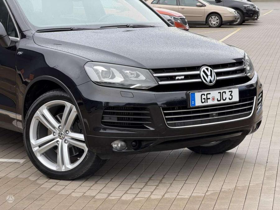 Melns Volkswagen Touareg 2012 Jonava, ar dzinēja tilpumu 4.13 L un nobraukumu 299 tūkst. km par 11900 €, foto 15 vietnē AUTOMOTO.COM.LV