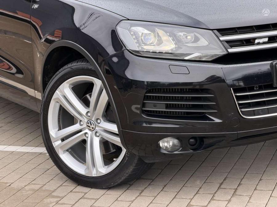 Melns Volkswagen Touareg 2012 Jonava, ar dzinēja tilpumu 4.13 L un nobraukumu 299 tūkst. km par 11900 €, foto 16 vietnē AUTOMOTO.COM.LV