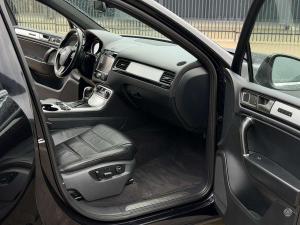 Melns Volkswagen Touareg 2012 Jonava, ar dzinēja tilpumu 4.13 L un nobraukumu 299 tūkst. km par 11900 €, foto 18 vietnē AUTOMOTO.COM.LV