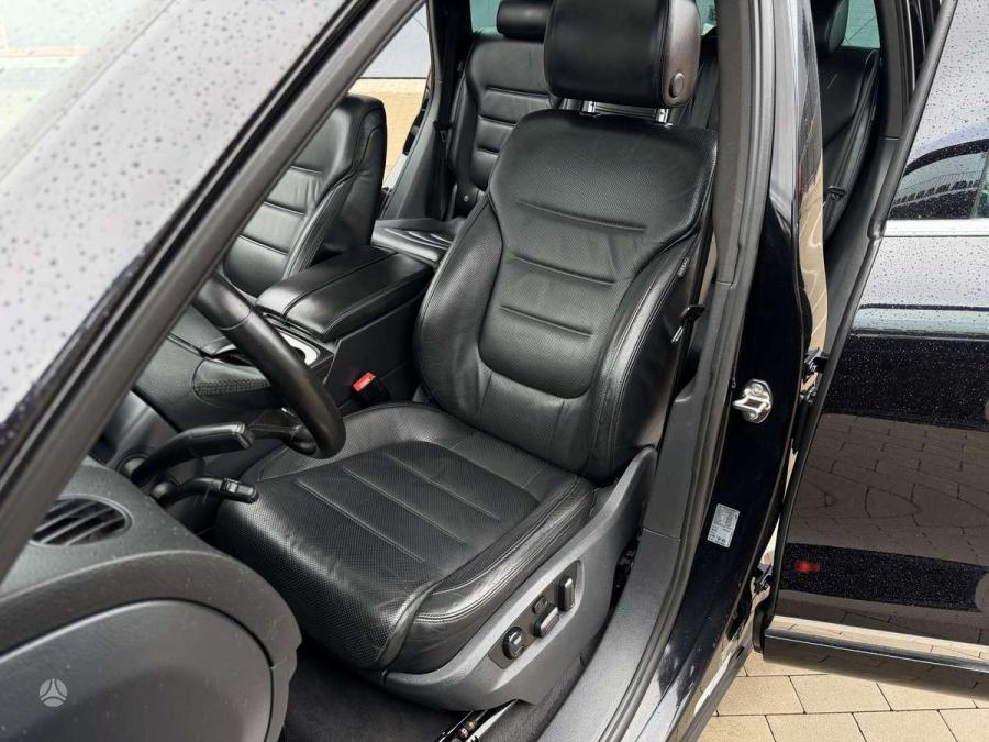 Melns Volkswagen Touareg 2012 Jonava, ar dzinēja tilpumu 4.13 L un nobraukumu 299 tūkst. km par 11900 €, foto 19 vietnē AUTOMOTO.COM.LV