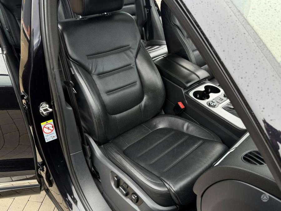 Melns Volkswagen Touareg 2012 Jonava, ar dzinēja tilpumu 4.13 L un nobraukumu 299 tūkst. km par 11900 €, foto 20 vietnē AUTOMOTO.COM.LV