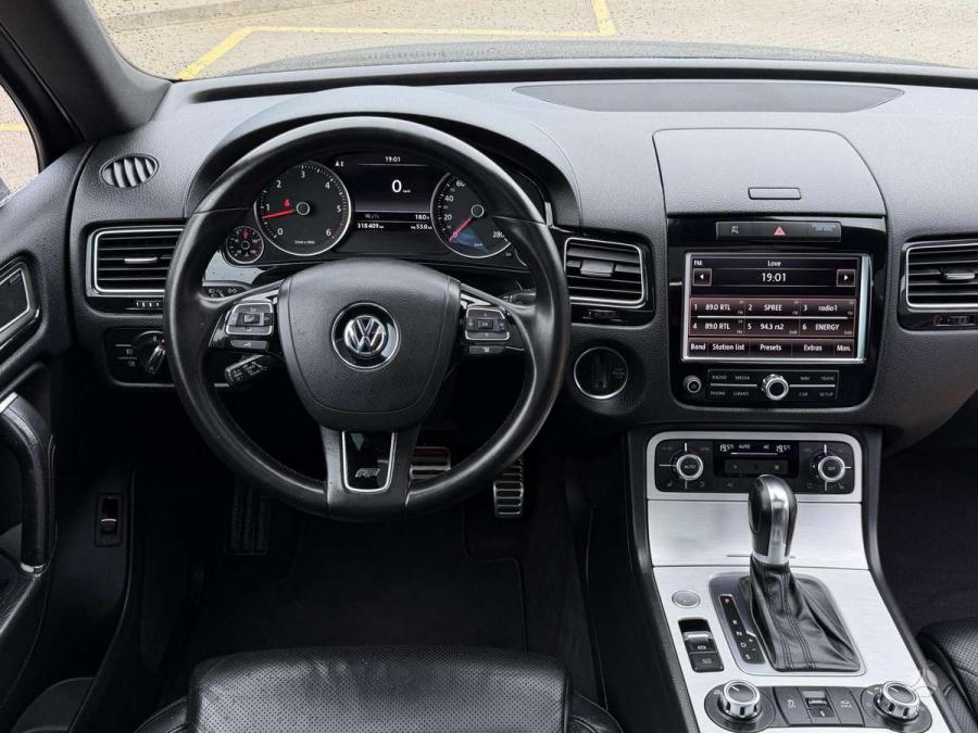 Melns Volkswagen Touareg 2012 Jonava, ar dzinēja tilpumu 4.13 L un nobraukumu 299 tūkst. km par 11900 €, foto 22 vietnē AUTOMOTO.COM.LV