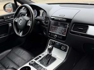 Melns Volkswagen Touareg 2012 Jonava, ar dzinēja tilpumu 4.13 L un nobraukumu 299 tūkst. km par 11900 €, foto 23 vietnē AUTOMOTO.COM.LV