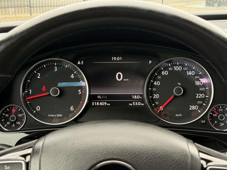 Melns Volkswagen Touareg 2012 Jonava, ar dzinēja tilpumu 4.13 L un nobraukumu 299 tūkst. km par 11900 €, foto 24 vietnē AUTOMOTO.COM.LV