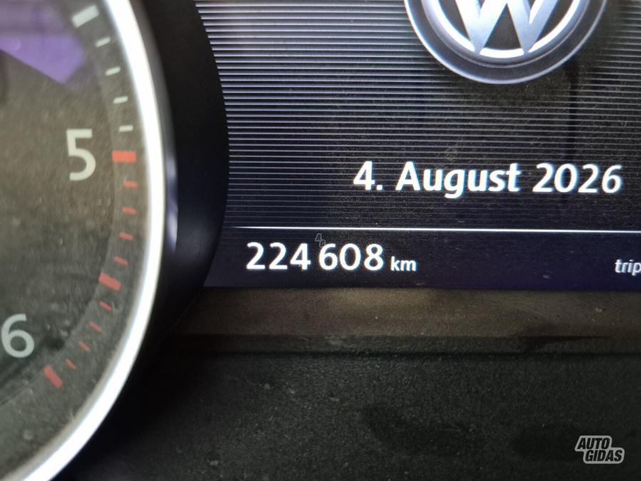 Black Volkswagen Touareg 2012 in Vilnius, with an engine capacity of 3.00 L and mileage of 225 thousand km for 10200 €, photo 8 on AUTOMOTO.COM.LV