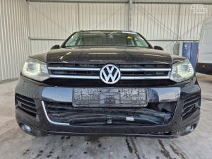 Black Volkswagen Touareg 2012 in Vilnius, with an engine capacity of 3.00 L and mileage of 225 thousand km for 10200 €, photo 12 on AUTOMOTO.COM.LV