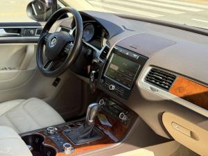 Melns Volkswagen Touareg 2012 Marijampole, ar dzinēja tilpumu 2.97 L un nobraukumu 278 tūkst. km par 13250 €, foto 31 vietnē AUTOMOTO.COM.LV