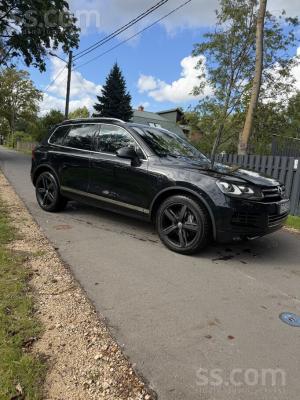 Melns Volkswagen Touareg 2012 Rīga, ar dzinēja tilpumu 3.00 L un nobraukumu 308 tūkst. km par 11850 €, foto  vietnē AUTOMOTO.COM.LV