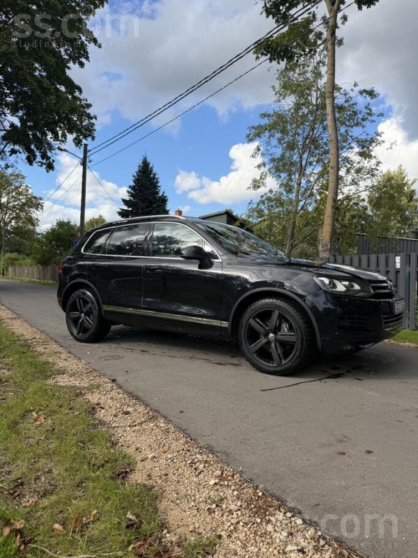 Melns Volkswagen Touareg 2012 Rīga, ar dzinēja tilpumu 3.00 L un nobraukumu 308 tūkst. km par 11850 €, foto 3 vietnē AUTOMOTO.COM.LV