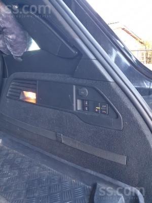 Black Volkswagen Touareg 2012 in Jekabpils, with an engine capacity of 3.00 L and mileage of 218 thousand km for 12000 €, photo 3 on AUTOMOTO.COM.LV