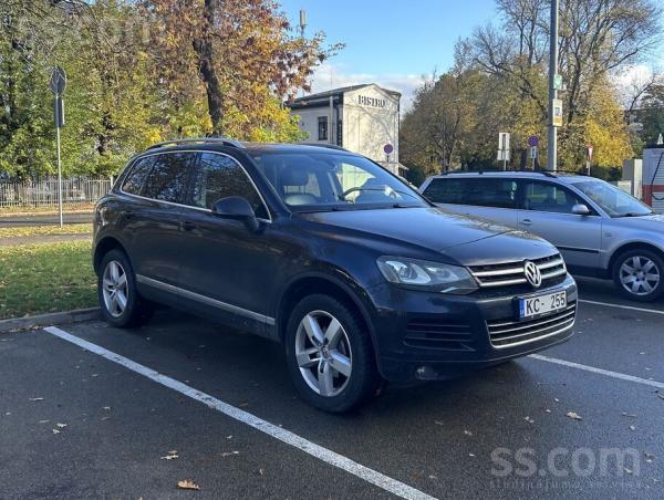 Black Volkswagen Touareg 2012 in Riga, with an engine capacity of 3.00 L and mileage of 277 thousand km for 9900 €, photo 1 on AUTOMOTO.COM.LV