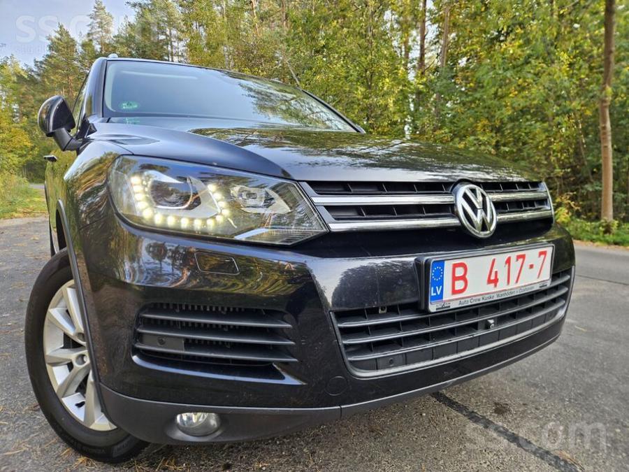 Black Volkswagen Touareg 2012 in Riga, with an engine capacity of 3.00 L and mileage of 250 thousand km for 11250 €, photo 1 on AUTOMOTO.COM.LV