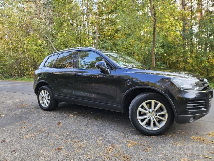 Black Volkswagen Touareg 2012 in Riga, with an engine capacity of 3.00 L and mileage of 250 thousand km for 11250 €, photo 4 on AUTOMOTO.COM.LV