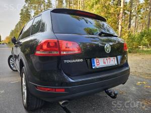 Black Volkswagen Touareg 2012 in Riga, with an engine capacity of 3.00 L and mileage of 250 thousand km for 11250 €, photo 5 on AUTOMOTO.COM.LV