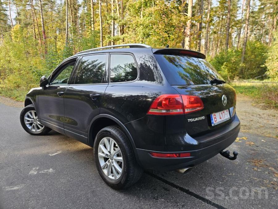 Black Volkswagen Touareg 2012 in Riga, with an engine capacity of 3.00 L and mileage of 250 thousand km for 11250 €, photo 6 on AUTOMOTO.COM.LV