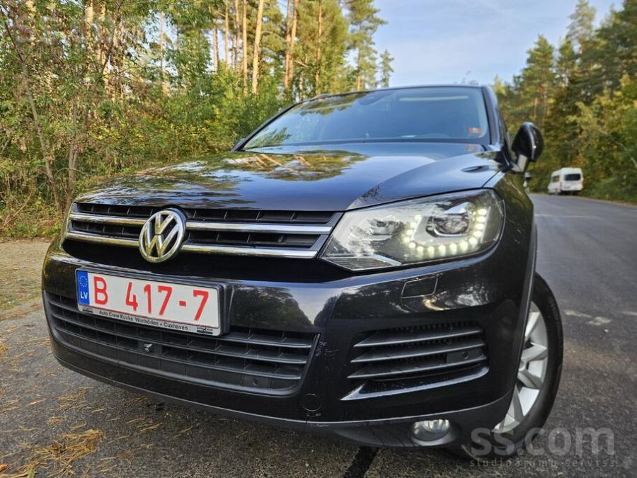 Black Volkswagen Touareg 2012 in Riga, with an engine capacity of 3.00 L and mileage of 250 thousand km for 11250 €, photo 8 on AUTOMOTO.COM.LV