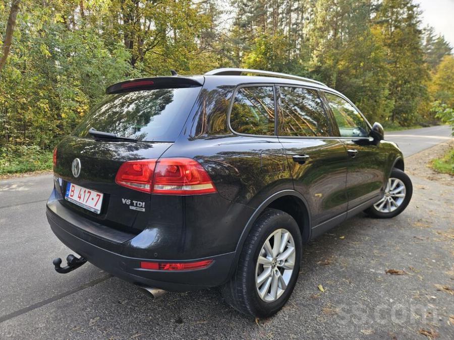 Black Volkswagen Touareg 2012 in Riga, with an engine capacity of 3.00 L and mileage of 250 thousand km for 11250 €, photo 12 on AUTOMOTO.COM.LV