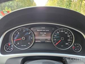 Black Volkswagen Touareg 2012 in Riga, with an engine capacity of 3.00 L and mileage of 250 thousand km for 11250 €, photo 17 on AUTOMOTO.COM.LV