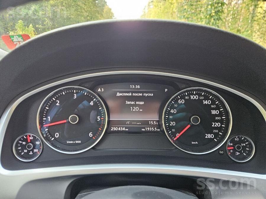 Black Volkswagen Touareg 2012 in Riga, with an engine capacity of 3.00 L and mileage of 250 thousand km for 11250 €, photo 17 on AUTOMOTO.COM.LV