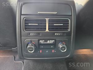 Black Volkswagen Touareg 2012 in Riga, with an engine capacity of 3.00 L and mileage of 250 thousand km for 11250 €, photo 23 on AUTOMOTO.COM.LV