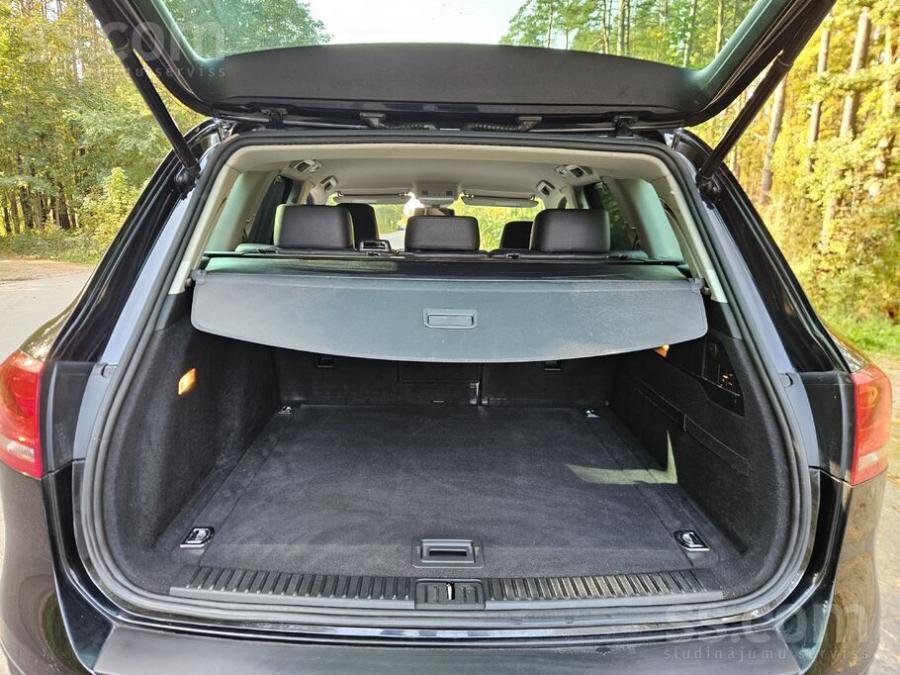 Black Volkswagen Touareg 2012 in Riga, with an engine capacity of 3.00 L and mileage of 250 thousand km for 11250 €, photo 25 on AUTOMOTO.COM.LV