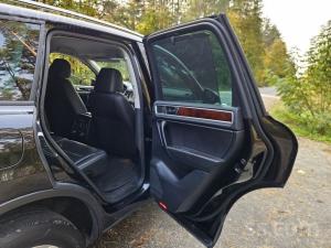 Black Volkswagen Touareg 2012 in Riga, with an engine capacity of 3.00 L and mileage of 250 thousand km for 11250 €, photo 29 on AUTOMOTO.COM.LV