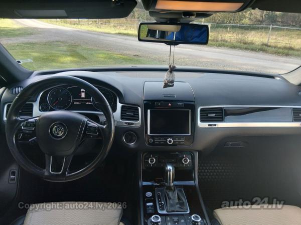 Black Volkswagen Touareg 2012 in Tallinn, with an engine capacity of 3.00 L and mileage of 260 thousand km for 12999 €, photo 11 on AUTOMOTO.COM.LV