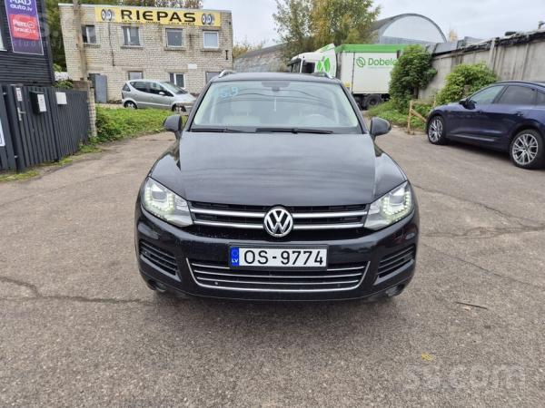 Melns Volkswagen Touareg 2012 Rīga, ar dzinēja tilpumu 3.00 L un nobraukumu 227 tūkst. km par 8990 €, foto 4 vietnē AUTOMOTO.COM.LV