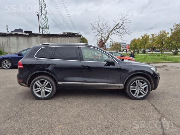 Melns Volkswagen Touareg 2012 Rīga, ar dzinēja tilpumu 3.00 L un nobraukumu 227 tūkst. km par 8990 €, foto 6 vietnē AUTOMOTO.COM.LV