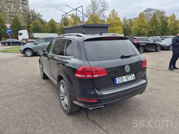 Melns Volkswagen Touareg 2012 Rīga, ar dzinēja tilpumu 3.00 L un nobraukumu 227 tūkst. km par 8990 €, foto 9 vietnē AUTOMOTO.COM.LV