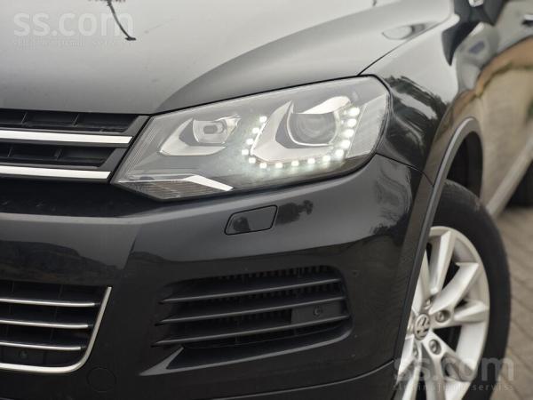Melns Volkswagen Touareg 2012 Rīga, ar dzinēja tilpumu 3.00 L un nobraukumu 164 tūkst. km par 16000 €, foto 3 vietnē AUTOMOTO.COM.LV