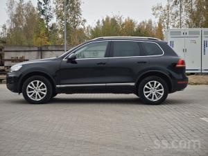 Black Volkswagen Touareg 2012 in Riga, with an engine capacity of 3.00 L and mileage of 164 thousand km for 16000 €, photo 4 on AUTOMOTO.COM.LV