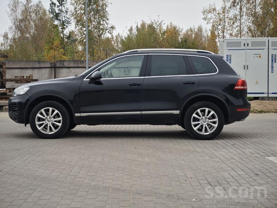 Black Volkswagen Touareg 2012 in Riga, with an engine capacity of 3.00 L and mileage of 164 thousand km for 16000 €, photo 4 on AUTOMOTO.COM.LV