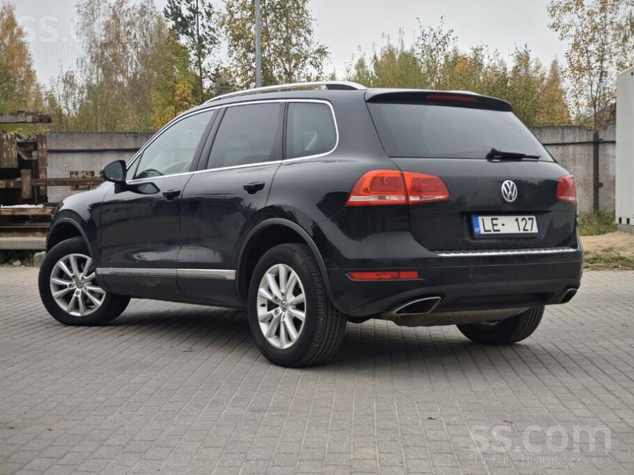 Black Volkswagen Touareg 2012 in Riga, with an engine capacity of 3.00 L and mileage of 164 thousand km for 16000 €, photo 5 on AUTOMOTO.COM.LV