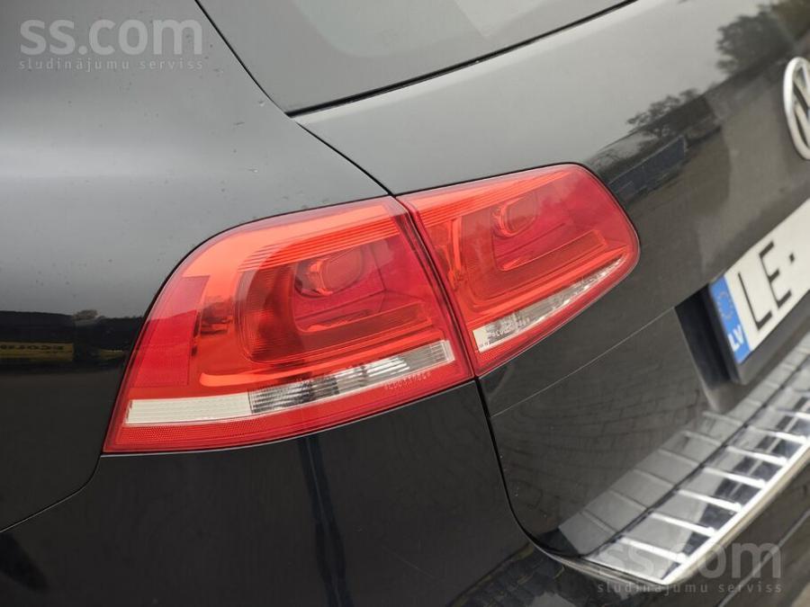 Black Volkswagen Touareg 2012 in Riga, with an engine capacity of 3.00 L and mileage of 164 thousand km for 16000 €, photo 6 on AUTOMOTO.COM.LV