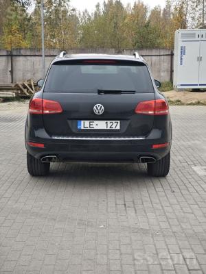 Black Volkswagen Touareg 2012 in Riga, with an engine capacity of 3.00 L and mileage of 164 thousand km for 16000 €, photo 7 on AUTOMOTO.COM.LV