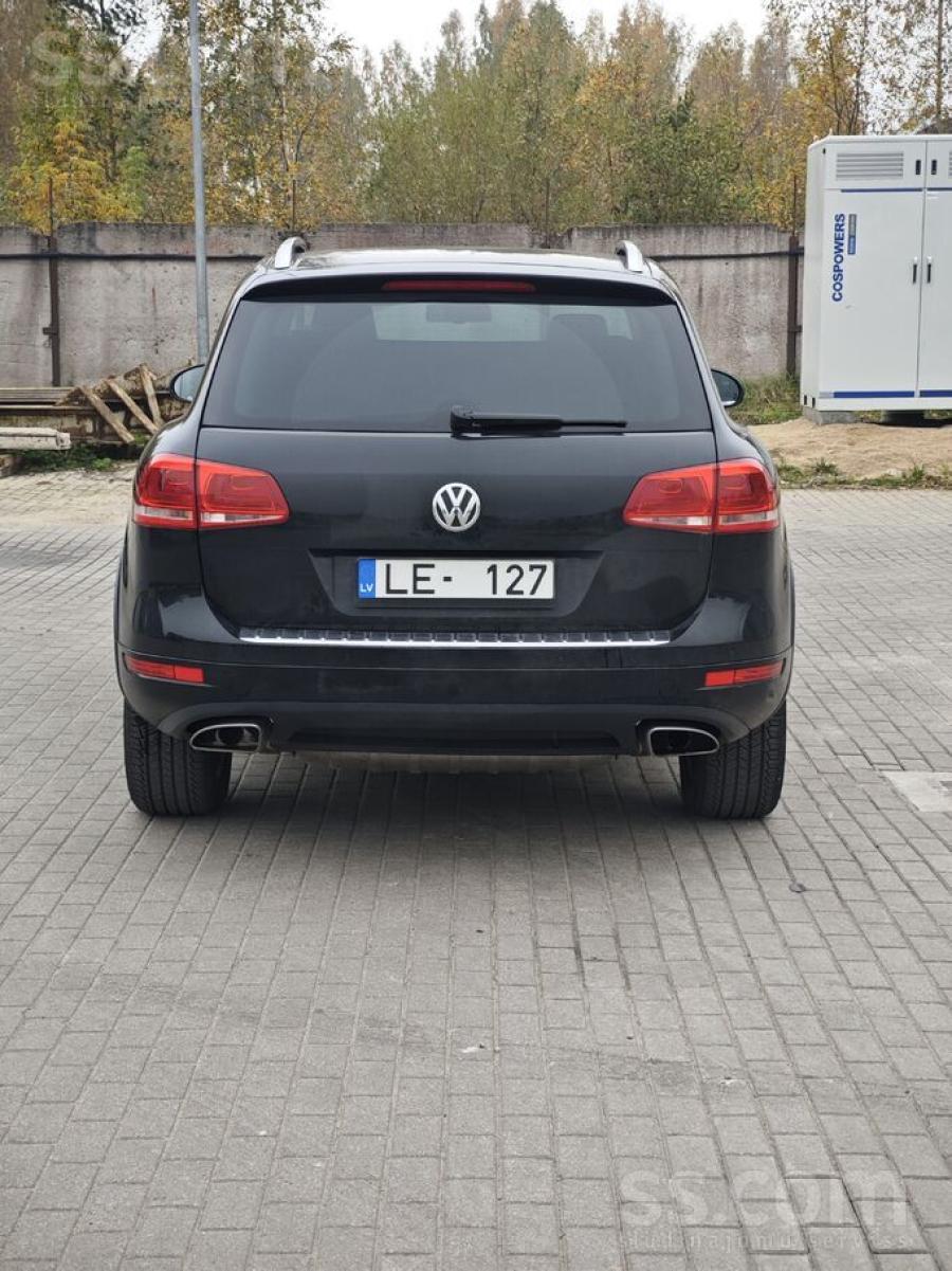 Black Volkswagen Touareg 2012 in Riga, with an engine capacity of 3.00 L and mileage of 164 thousand km for 16000 €, photo 7 on AUTOMOTO.COM.LV