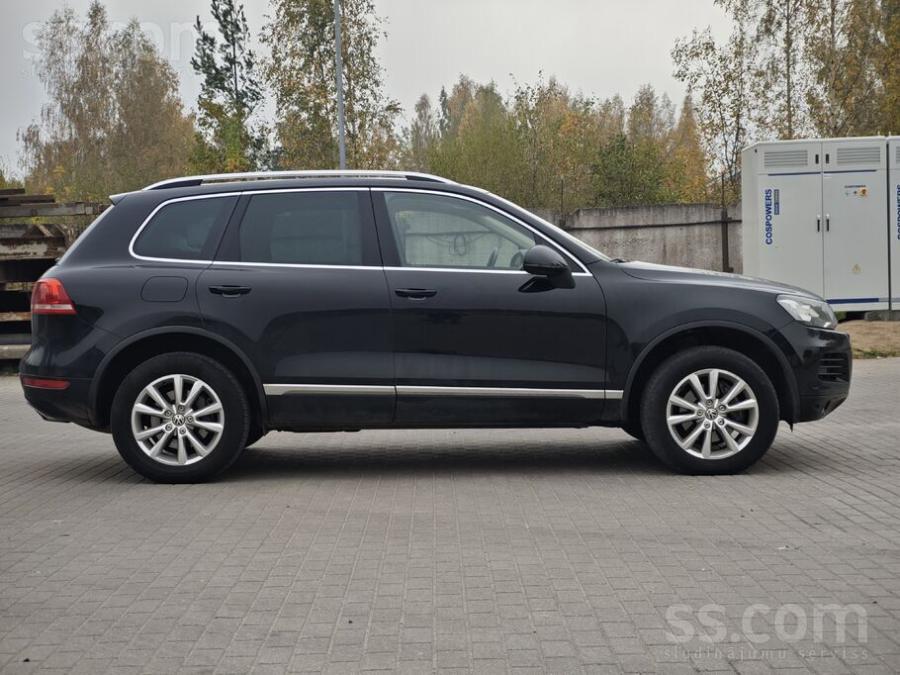 Black Volkswagen Touareg 2012 in Riga, with an engine capacity of 3.00 L and mileage of 164 thousand km for 16000 €, photo 8 on AUTOMOTO.COM.LV