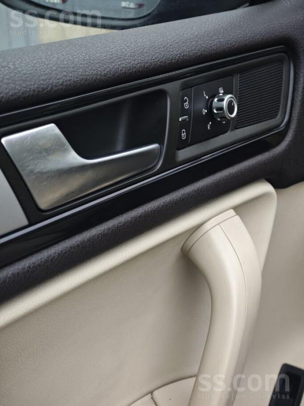 Melns Volkswagen Touareg 2012 Rīga, ar dzinēja tilpumu 3.00 L un nobraukumu 164 tūkst. km par 16000 €, foto 11 vietnē AUTOMOTO.COM.LV