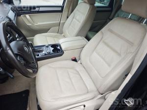 Black Volkswagen Touareg 2012 in Riga, with an engine capacity of 3.00 L and mileage of 164 thousand km for 16000 €, photo 12 on AUTOMOTO.COM.LV