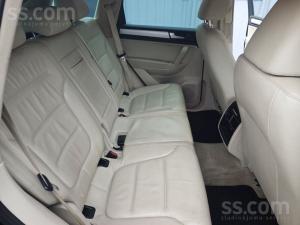 Black Volkswagen Touareg 2012 in Riga, with an engine capacity of 3.00 L and mileage of 164 thousand km for 16000 €, photo 13 on AUTOMOTO.COM.LV